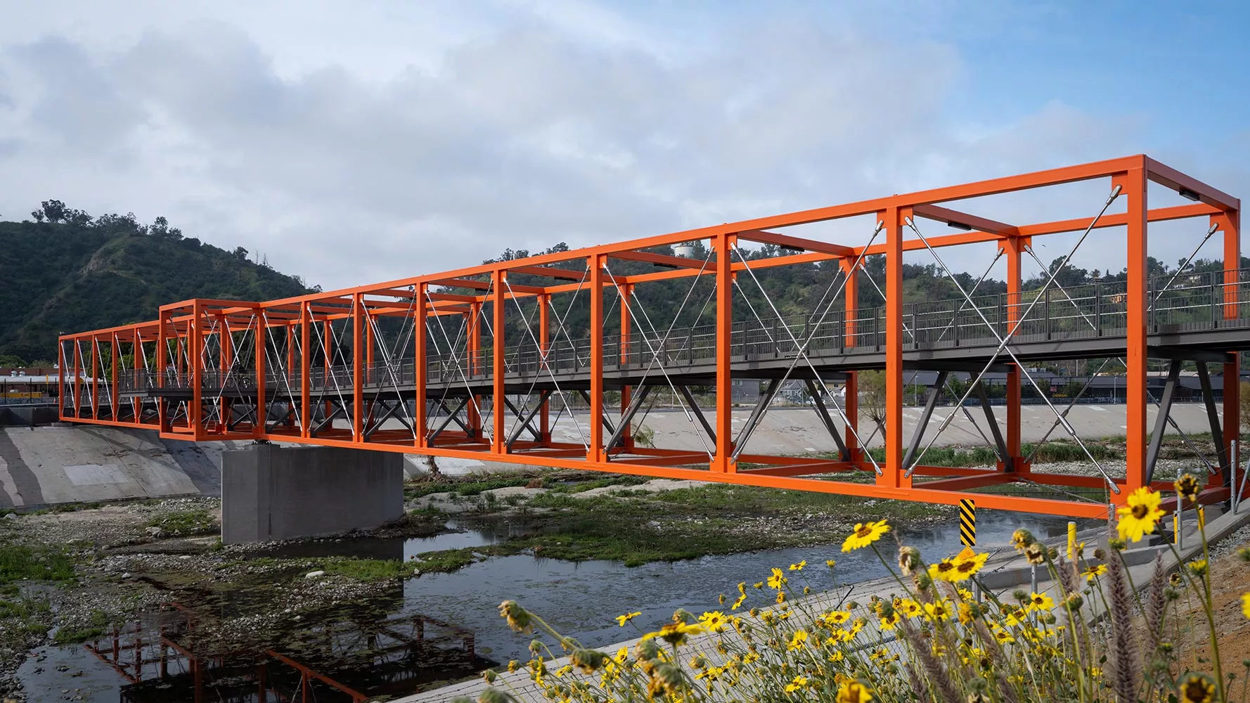 SPF:a and Hood Embed an Eye-Catching Bridge in the L.A. River ...