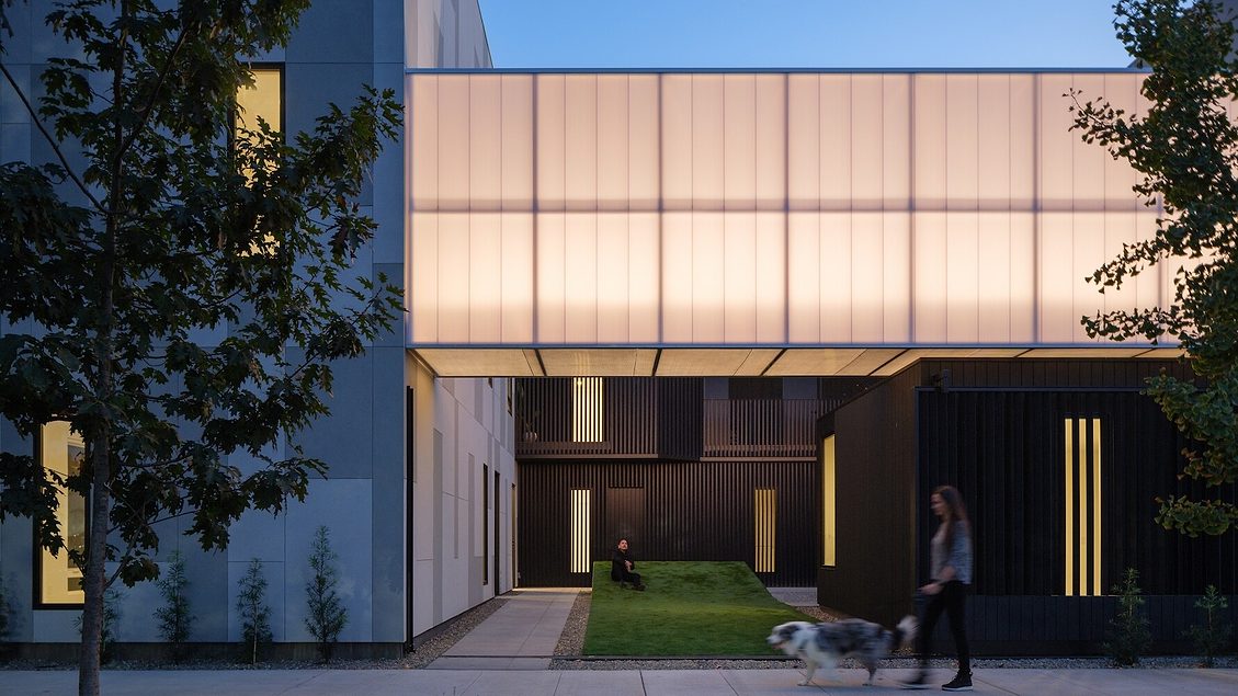 Snapshot: A Sacramento Apartment Complex's Striking Lighting Element ...