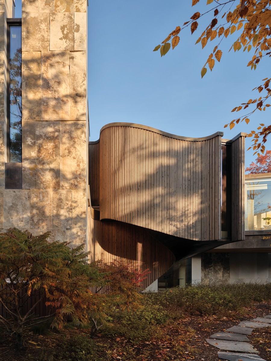 A Family Enlists Hariri Pontarini to Realize a Sprawling Lakeside ...