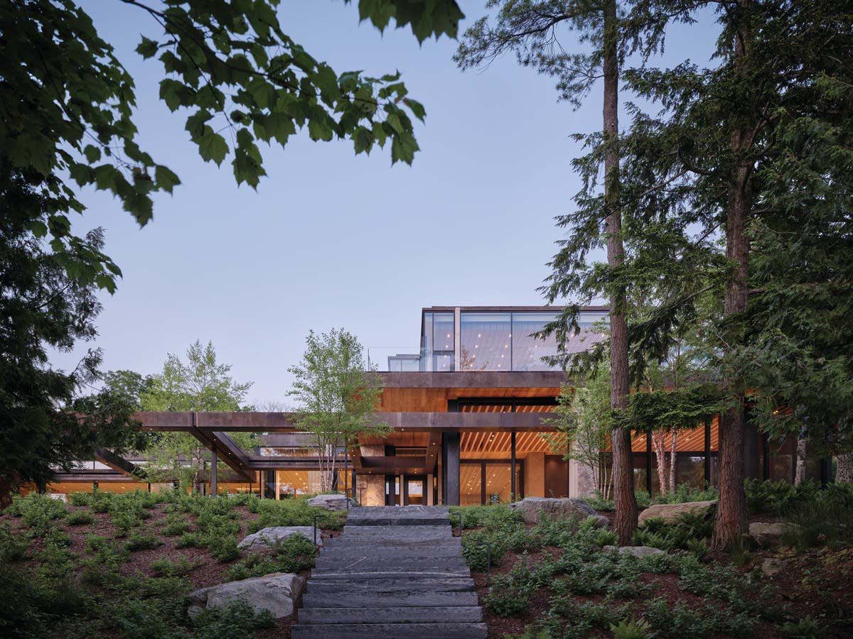 A Family Enlists Hariri Pontarini to Realize a Sprawling Lakeside ...