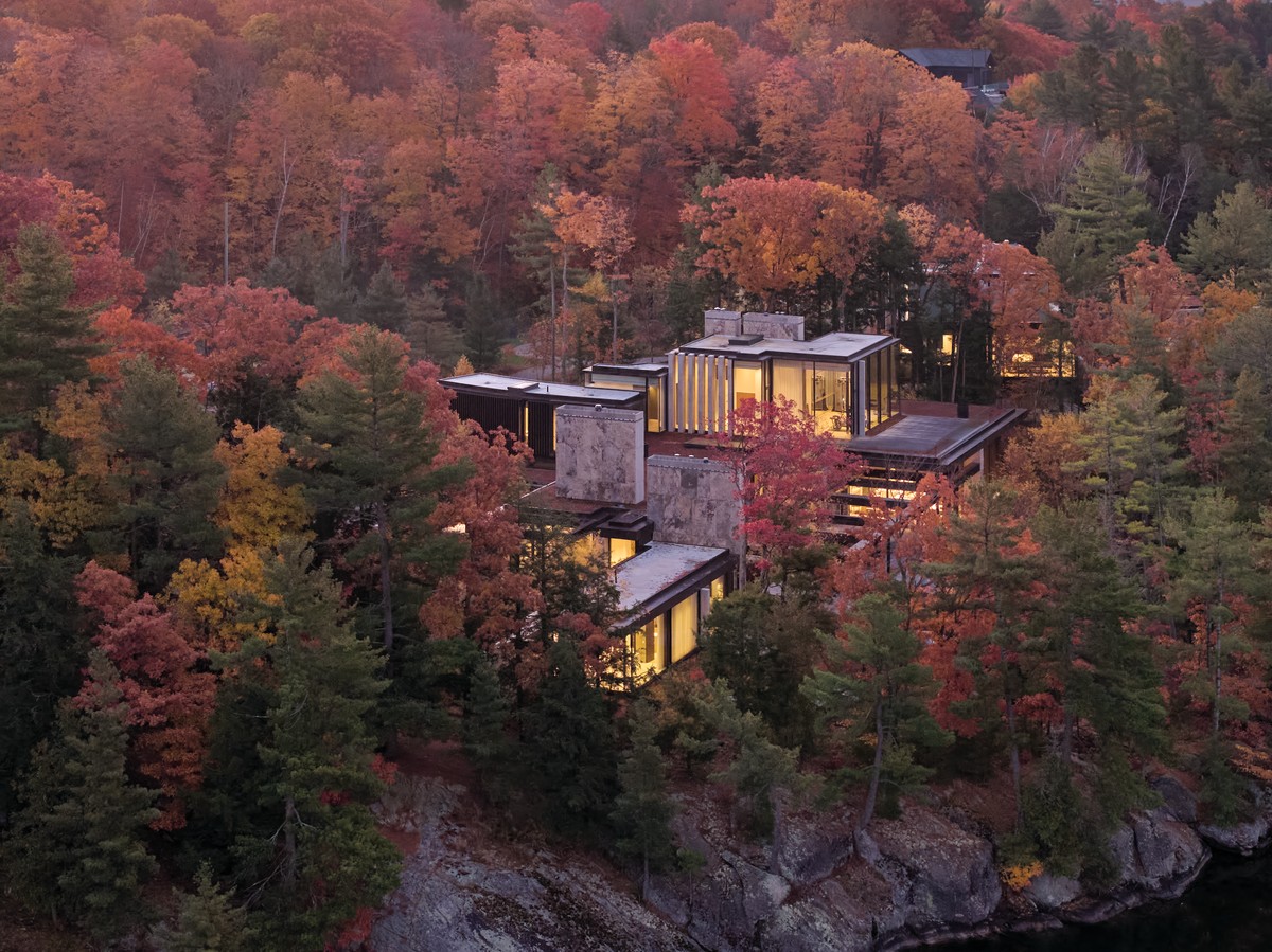 A Family Enlists Hariri Pontarini to Realize a Sprawling Lakeside ...