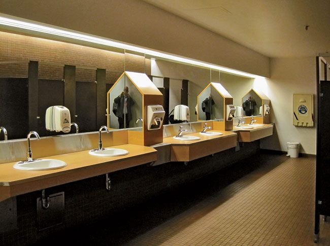 Royal Ontario Museum Washrooms | 2014-09-16 | Architectural Record